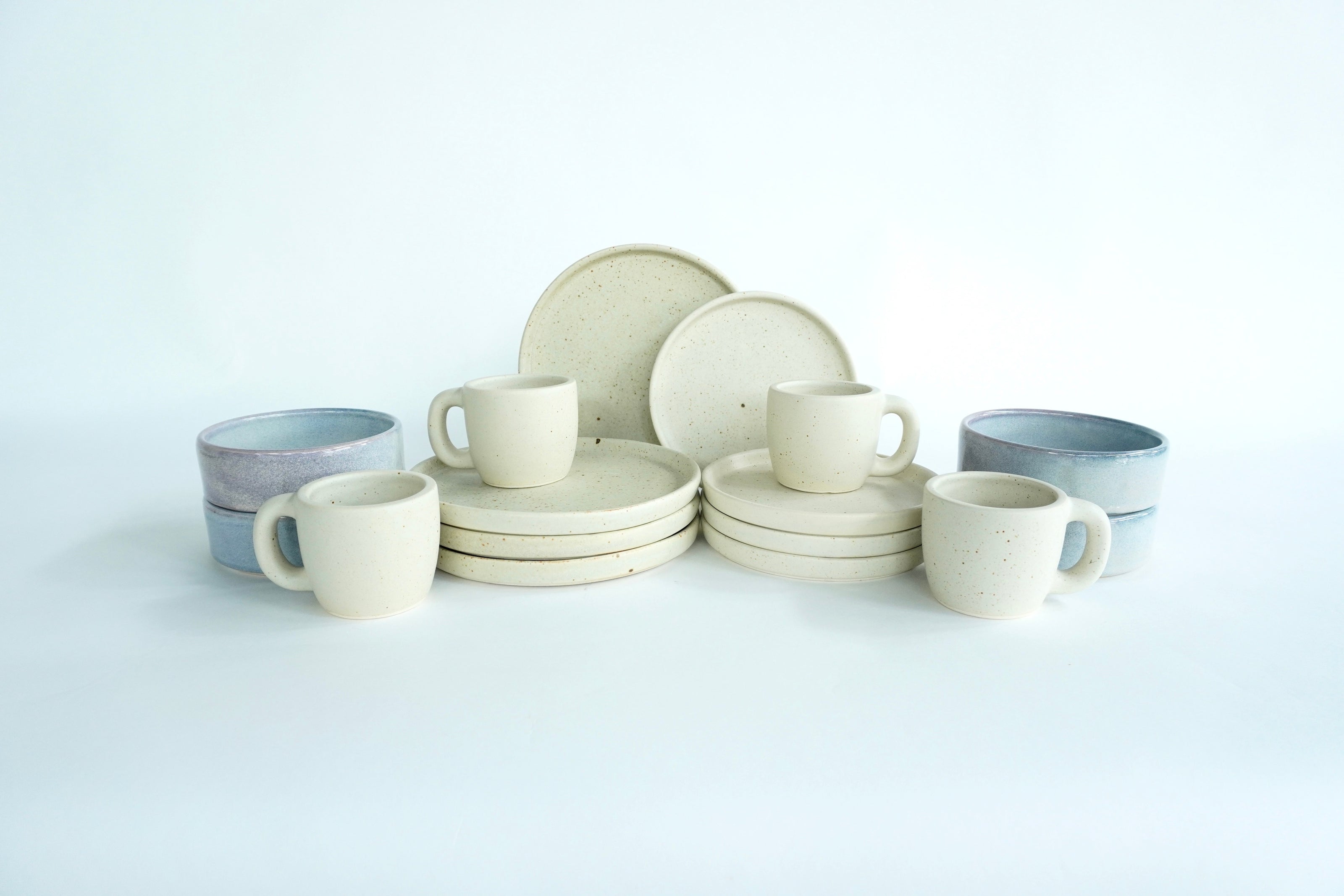 Mixta Arena blanca & Iris | Set de vajilla línea rústica para 4 person