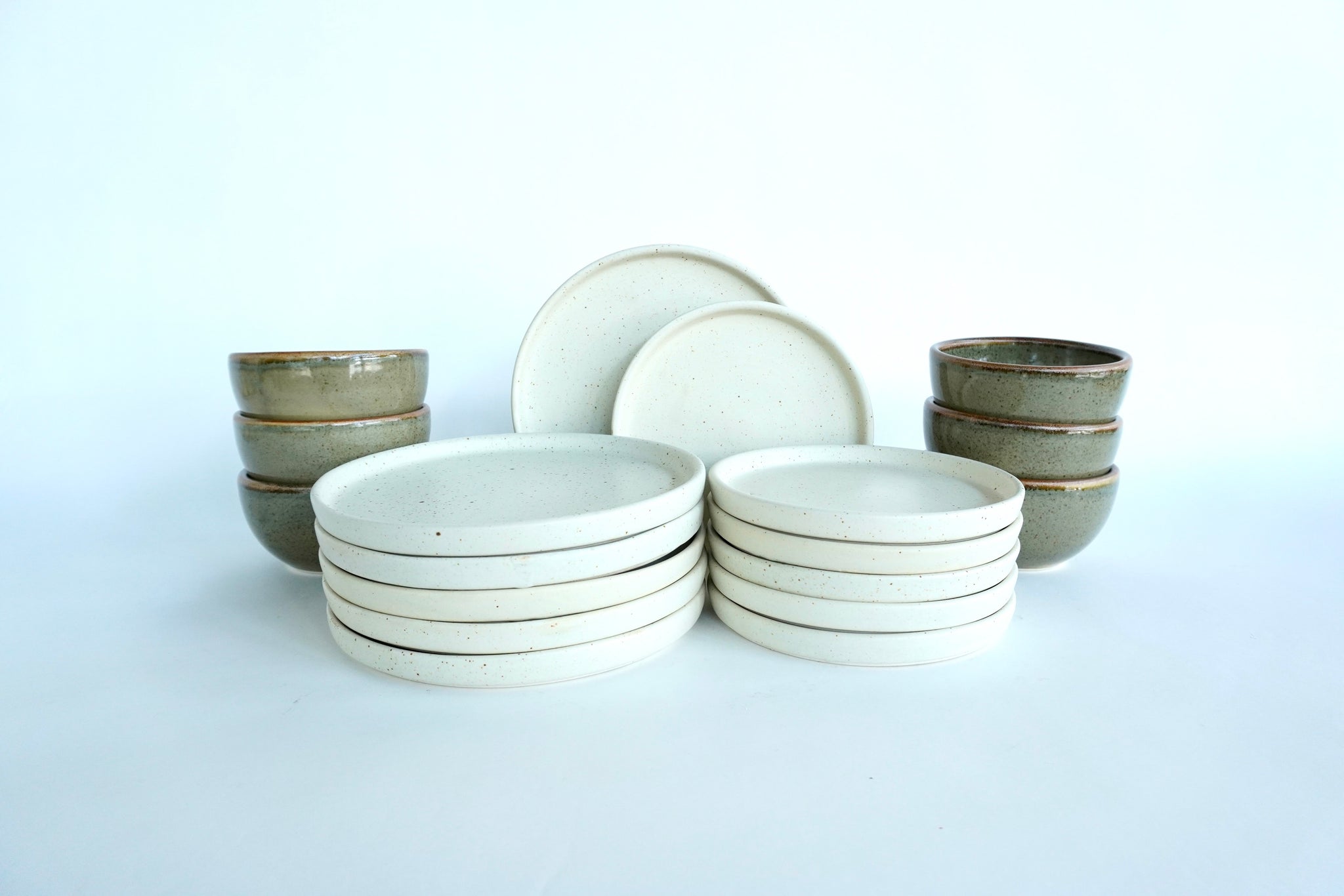 Arena blanca & Caoba | Set de vajilla básica línea rústica para 6 pers